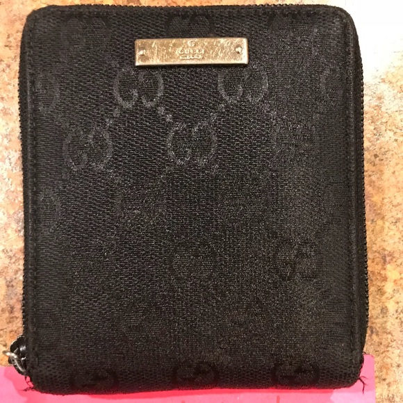 Gucci | Bags | Authentic Gucci Zip Wallet | Poshmark